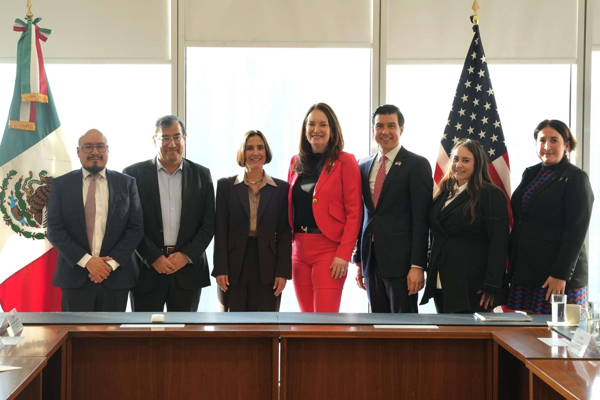 Sheinbaum se Reúne con Brooke Rollins: Urge Reapertura de Frontera ...